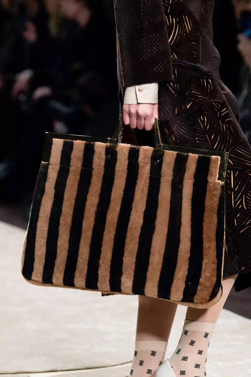 Fendi evita logotipos com sua coleção outono 2019, a última do diretor criativo Karl Lagerfeld 2103_29