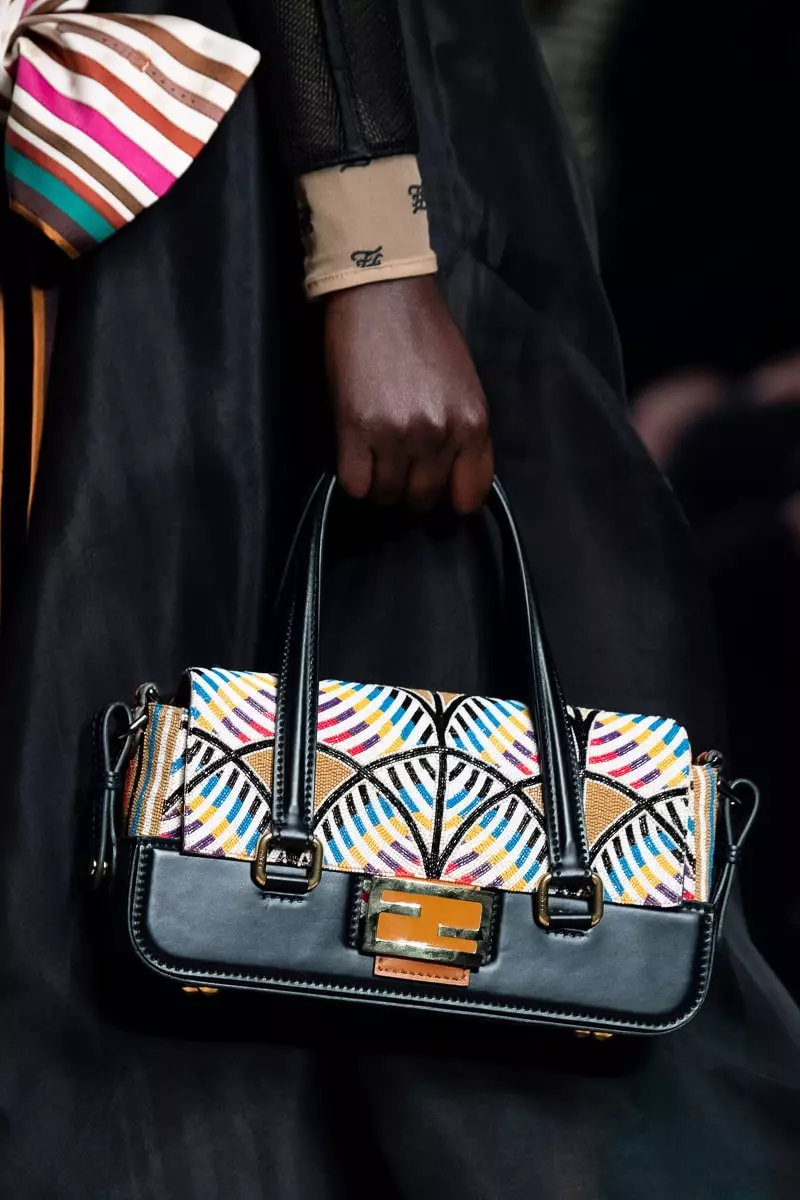 Fendi na-apụ na Logos na mkpokọta ọdịda 2019 ya, nke ikpeazụ sitere na onye isi ihe okike Karl Lagerfeld 2103_33