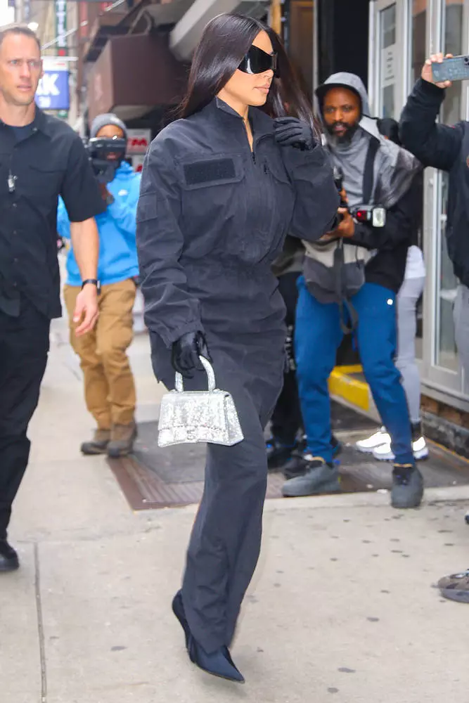 Celebs Carried Balenciaga és Celine, 2021. november 214_6