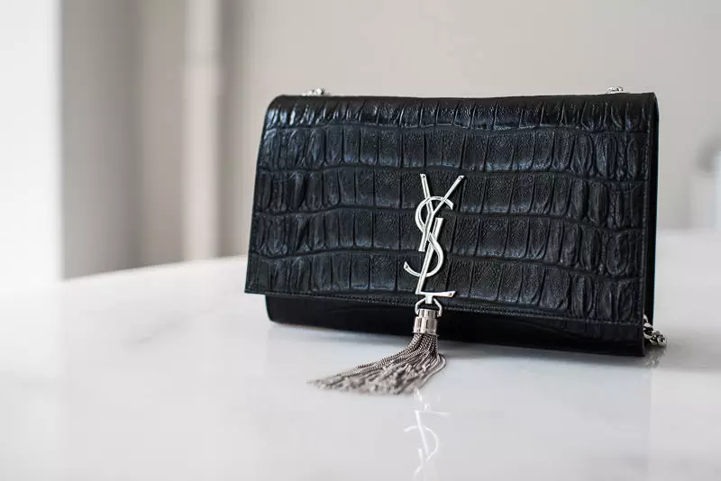 Mea e fetaui: Saint Laurent Croc-Embossed Monogramme Shoulder Bag 21941_1