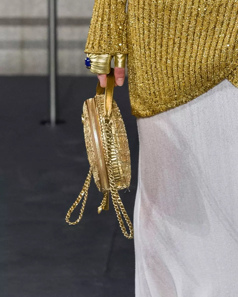 Kuhaa ang Imong Unang Pagtan-aw sa Chanel's Métiers d'Art 2019 Bag nga Diretso Gikan sa Runway 2243_19