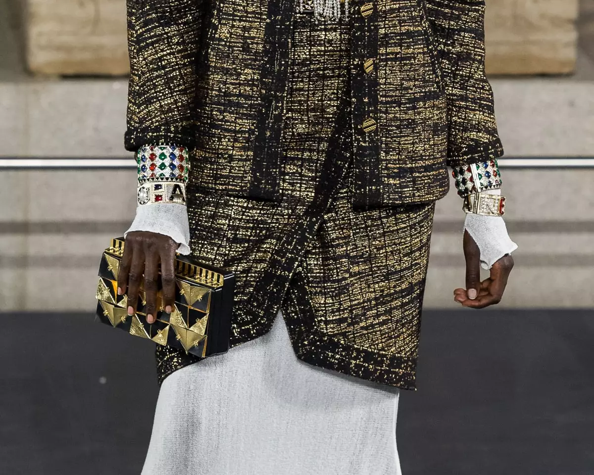 Thola Ukubheka Kwakho Kokuqala Ezikhwameni ze-Chanel's Métiers d'Art 2019 ziqonde ngqo ukusuka ku-Runway 2243_2