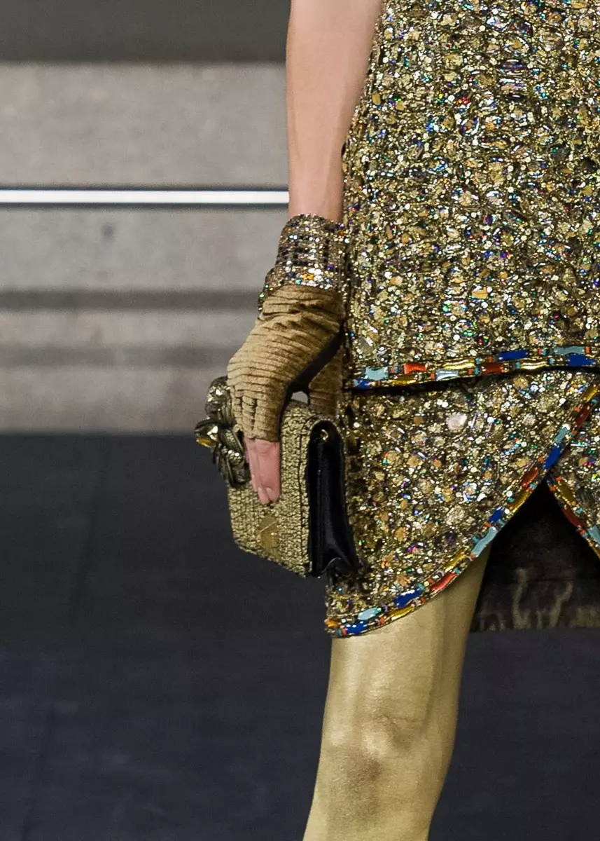 Kuhaa ang Imong Unang Pagtan-aw sa Chanel's Métiers d'Art 2019 Bag nga Diretso Gikan sa Runway 2243_26