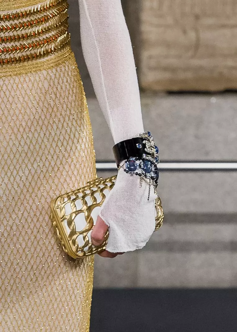 Chanel's Métiers d'Art 2019 сумкаларын конуу тилкесинен түз эле карап көрүңүз 2243_27