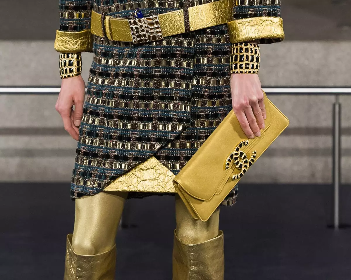 Kuhaa ang Imong Unang Pagtan-aw sa Chanel's Métiers d'Art 2019 Bag nga Diretso Gikan sa Runway 2243_4