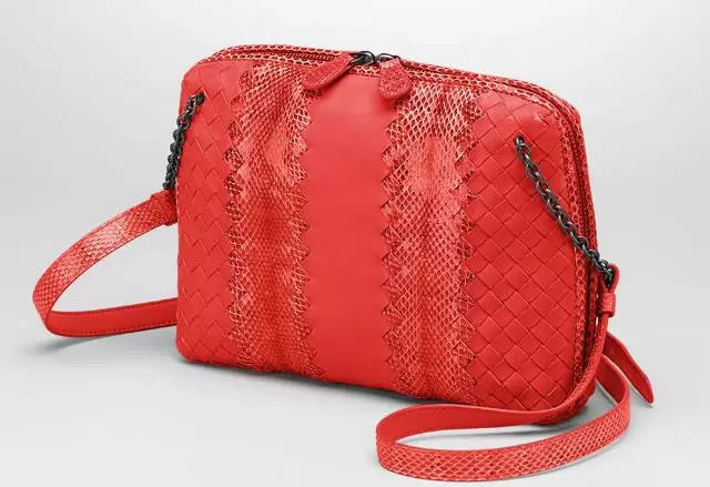 Bottega Veneta Intrecciato Nappa Ayers New Red Messenger