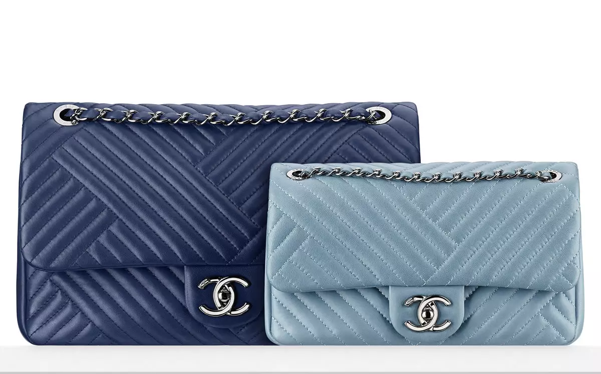 Bolsos Chanel con solapa azul