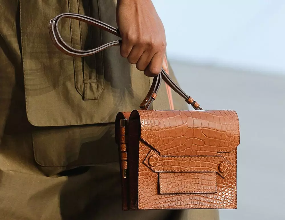 Hermès သည် ၎င်း၏ Spring 2019 Runway Bags ဖြင့် ၎င်း၏ ပေါ့ပေါ့ပါးပါး ဘေးဘက်ခြမ်းကို စူးစမ်းသည်။ 2365_10