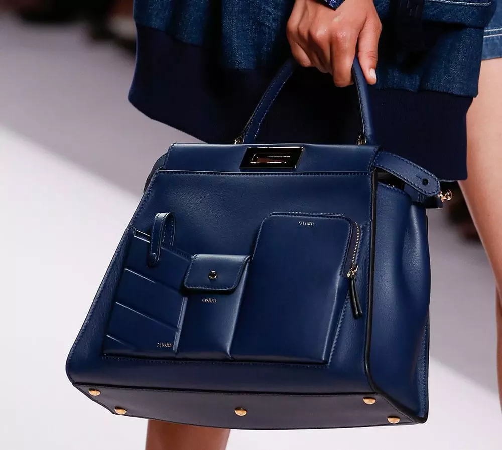 Çantat Fendi's Pranverë 2019 Runway theksojnë xhepat e shërbimeve dhe logot lëkure të stampuara 2379_23