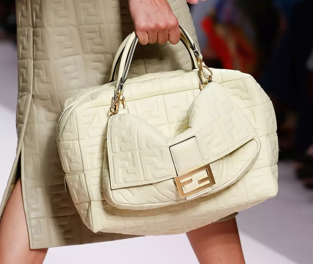 Çantat Fendi's Pranverë 2019 Runway theksojnë xhepat e shërbimeve dhe logot lëkure të stampuara 2379_41