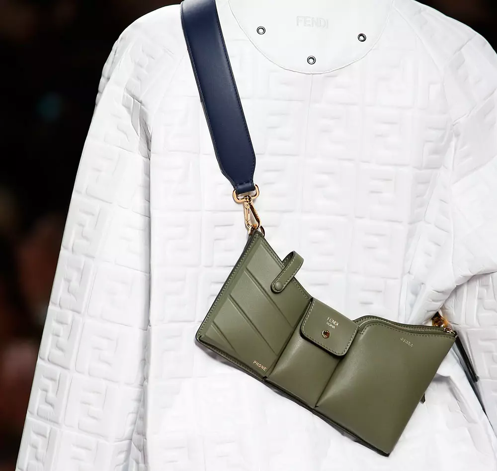 Çantat Fendi's Pranverë 2019 Runway theksojnë xhepat e shërbimeve dhe logot lëkure të stampuara 2379_7