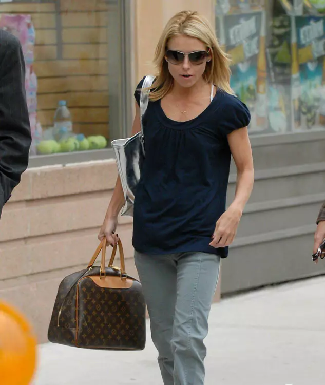 The Many Bags of Kelly Ripa (1)