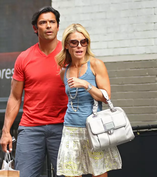 The Many Bags of Kelly Ripa (8)