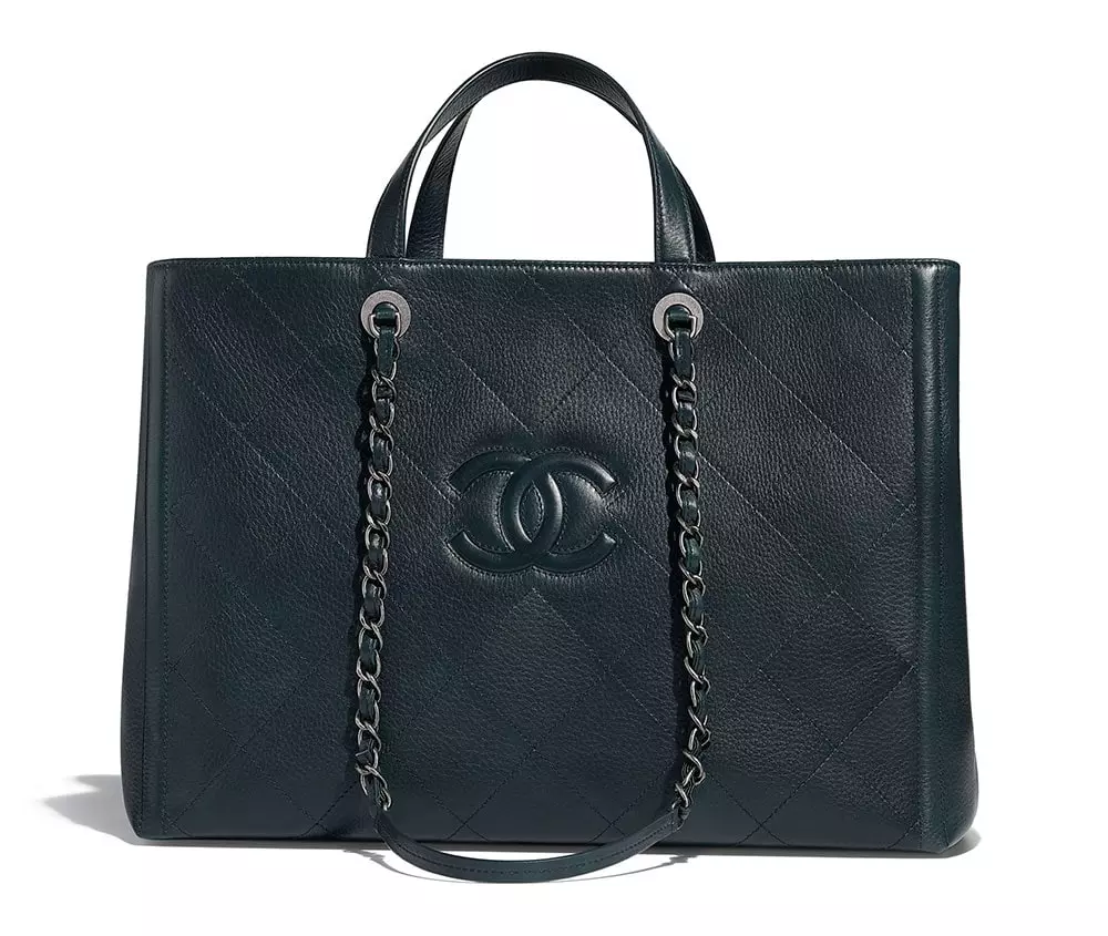 Chanel-ի 75+ պայուսակ 2018-ի աշնանային նախնական հավաքածուից երկու շաբաթ շուտ իջել են, և մենք ունենք նկարներ + գներ 2503_60