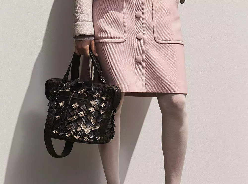 Bottega Veneta continúa explorando un novo territorio divertido con novas formas e estruturas para o Resort 2019 2602_11