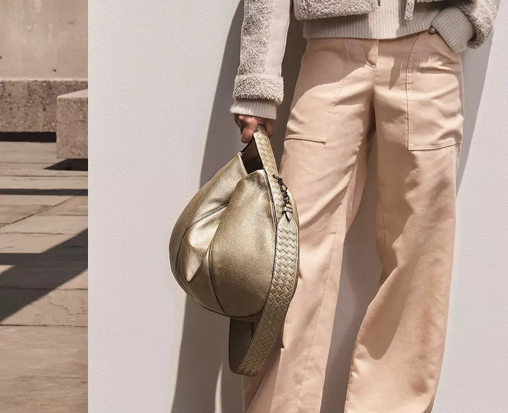 Bottega Veneta Terus Menjelajahi Wilayah Baru yang Menyenangkan dengan Bentuk dan Struktur Baru untuk Resort 2019 2602_15