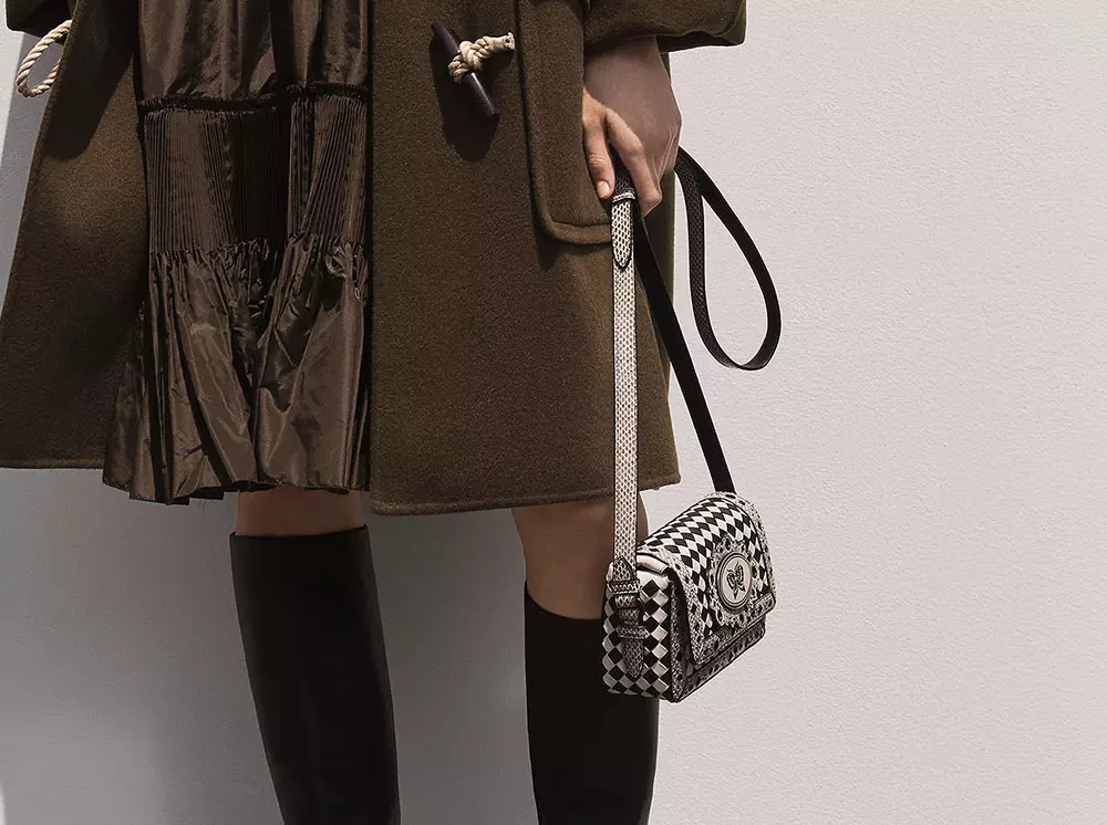 Bottega Veneta Terus Menjelajahi Wilayah Baru yang Menyenangkan dengan Bentuk dan Struktur Baru untuk Resort 2019 2602_3