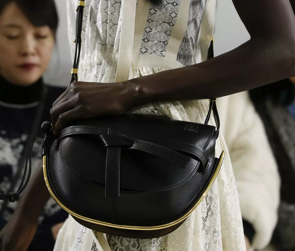 Ya zuwa yanzu, Loewe Yana da Mafi kyawun Rukunin Jakunkuna na Runway na Fall 2018 2755_14