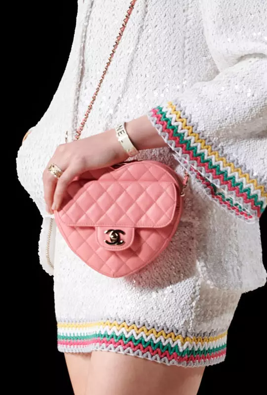 Primer vistazo: bolsos de primavera 2022 de Chanel 279_15