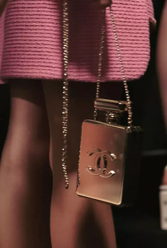 Primer vistazo: bolsos de primavera 2022 de Chanel 279_29