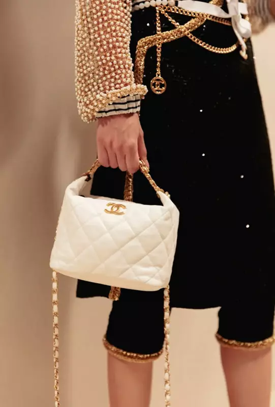 Primer vistazo: bolsos de primavera 2022 de Chanel 279_41