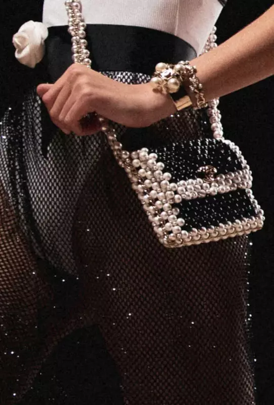 Primer vistazo: bolsos de primavera 2022 de Chanel 279_42