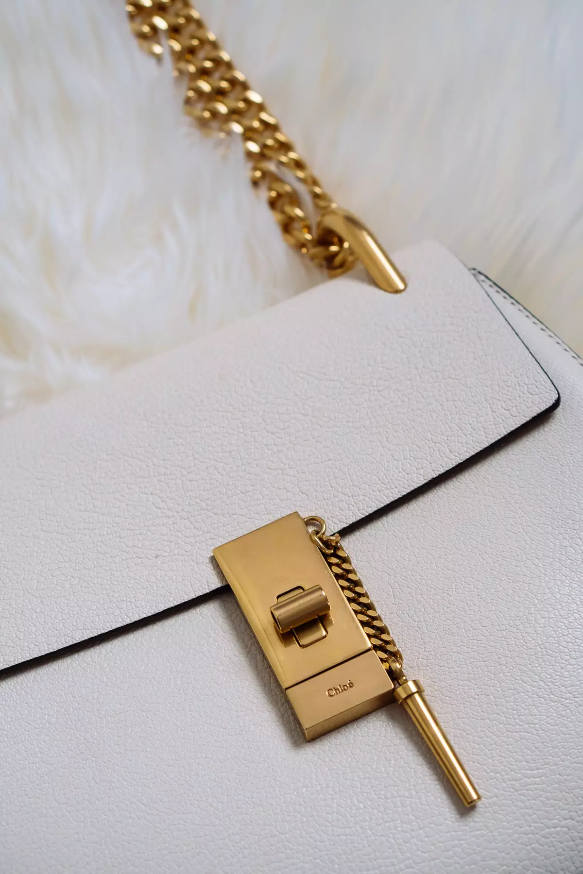 مراجعة متعمقة لأحدث حقيبة شراء من Kaitlin: The Chloé Drew Bag 2861_4