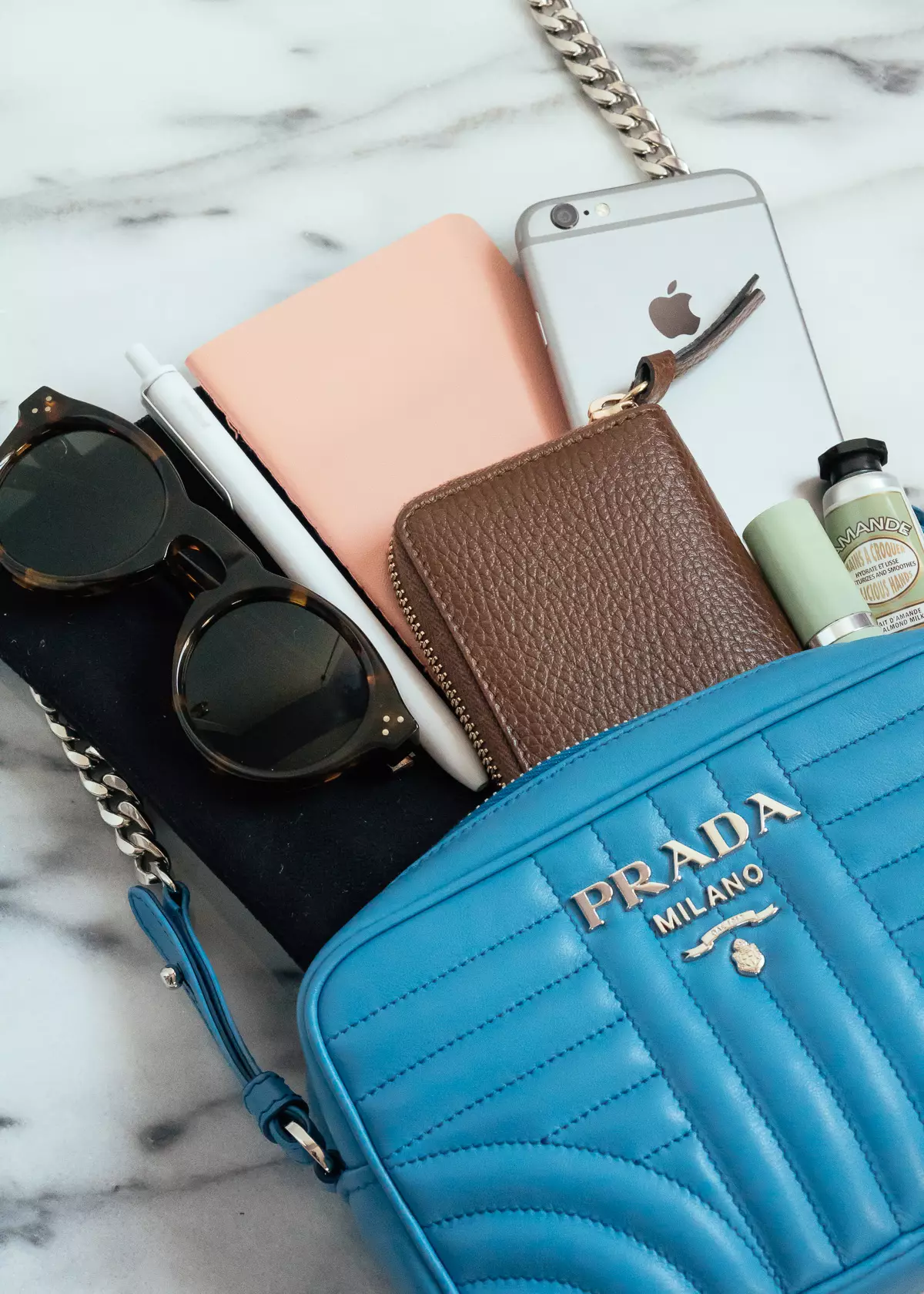 I-Prada Crossbody iphezulu kuluhlu lwam olunqwenelekayo kule Krisimesi 2910_2