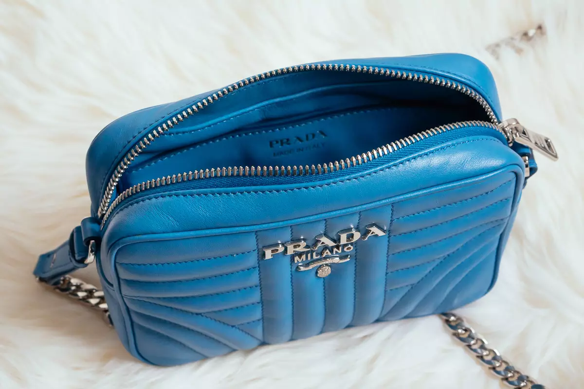 Бул Рождестводогу каалоолор тизмемдин башында турган Prada Crossbody 2910_4