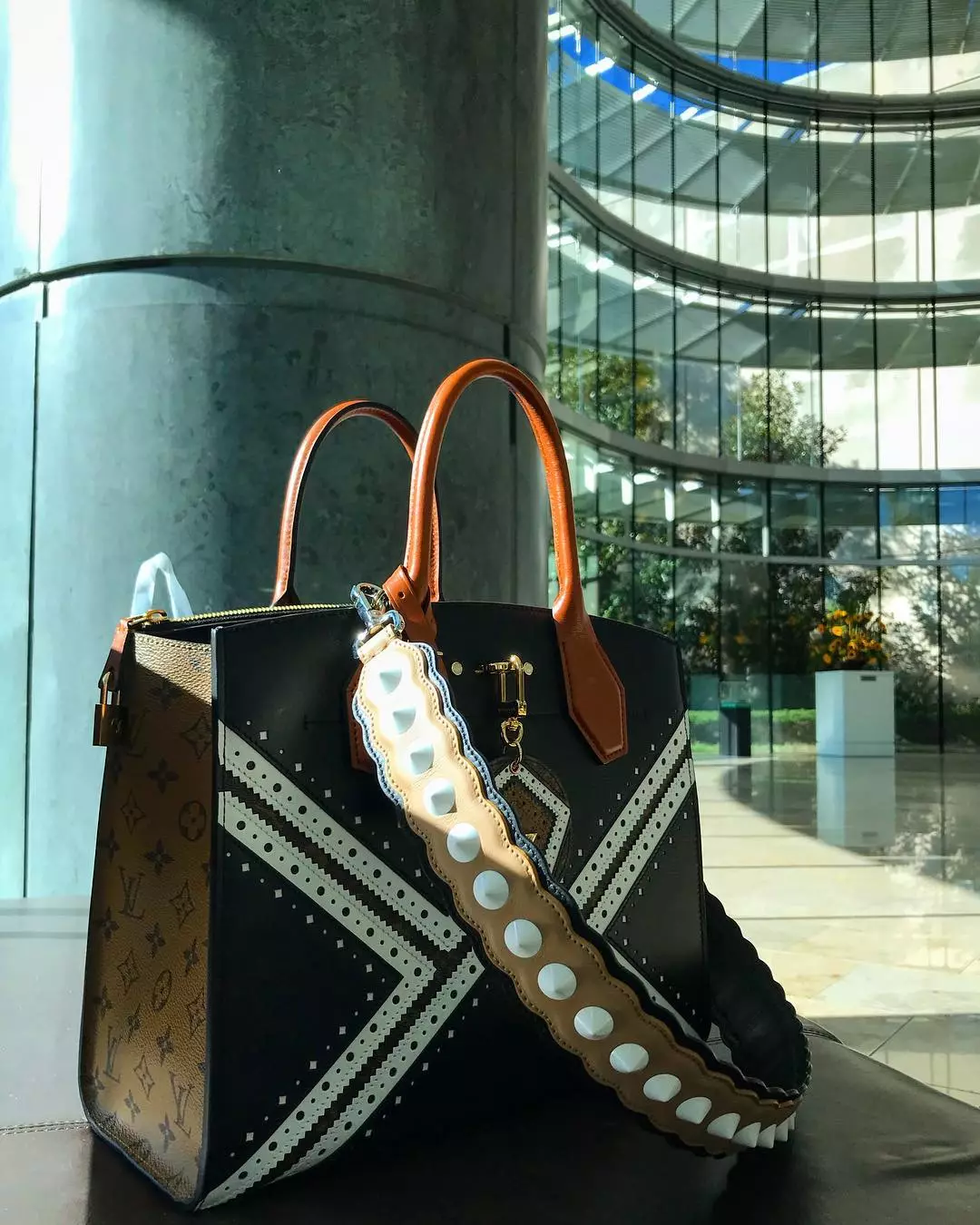 Monogrami i Louis Vuitton është kthyer dhe më i mirë se kurrë, dhe instagrammerët tanë të preferuar janë dakord 2974_19