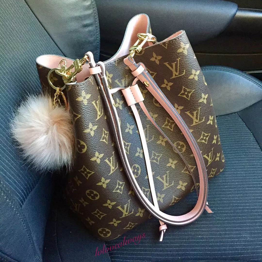 Louis Vuitton Monogram Yagarutse kandi Iruta Ibihe Byose, kandi Abakunzi ba Instagram Turabyemera 2974_8