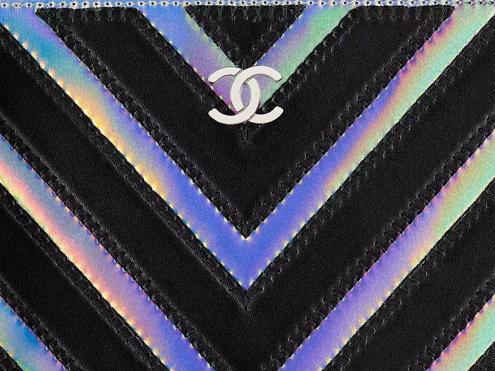 Chanel's Fall 2017 Wallets, WOCs and Accessories is Here, ma o loʻo ia i matou ata uma + tau. 3068_1