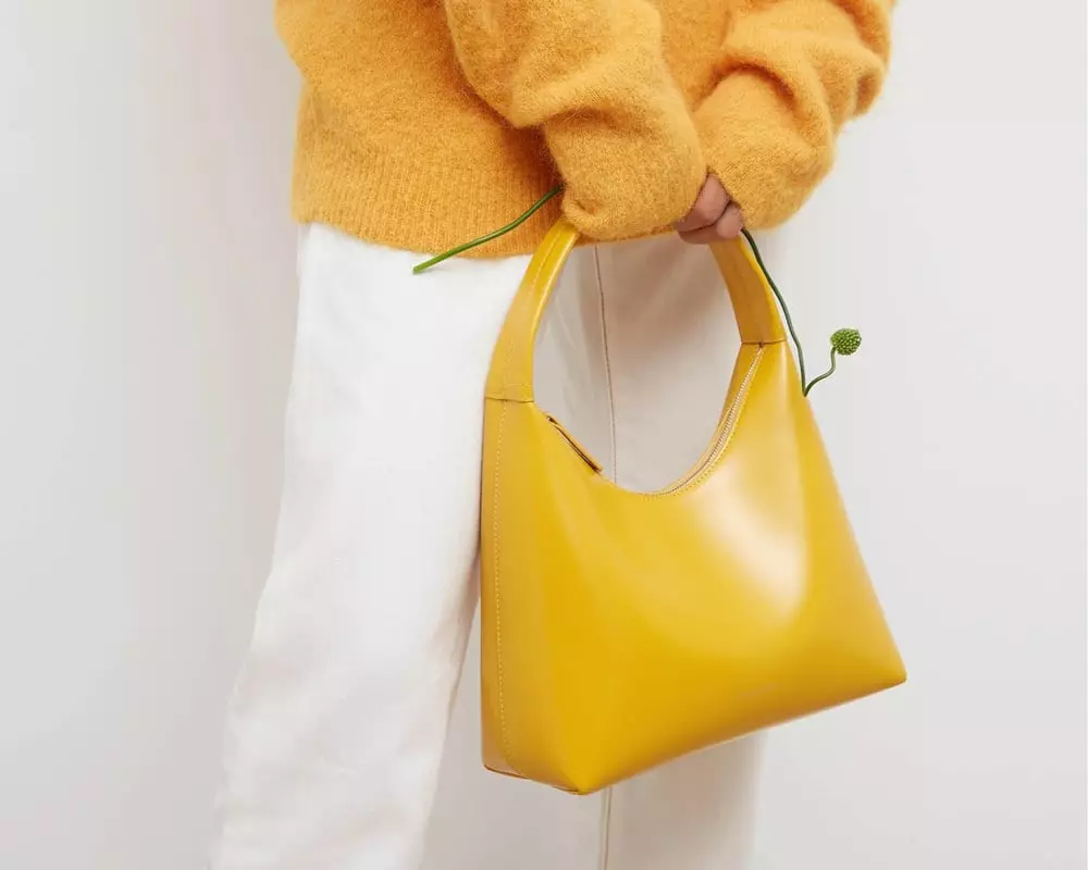 Mansur Gavriel Khoom Qab Zib Hnab