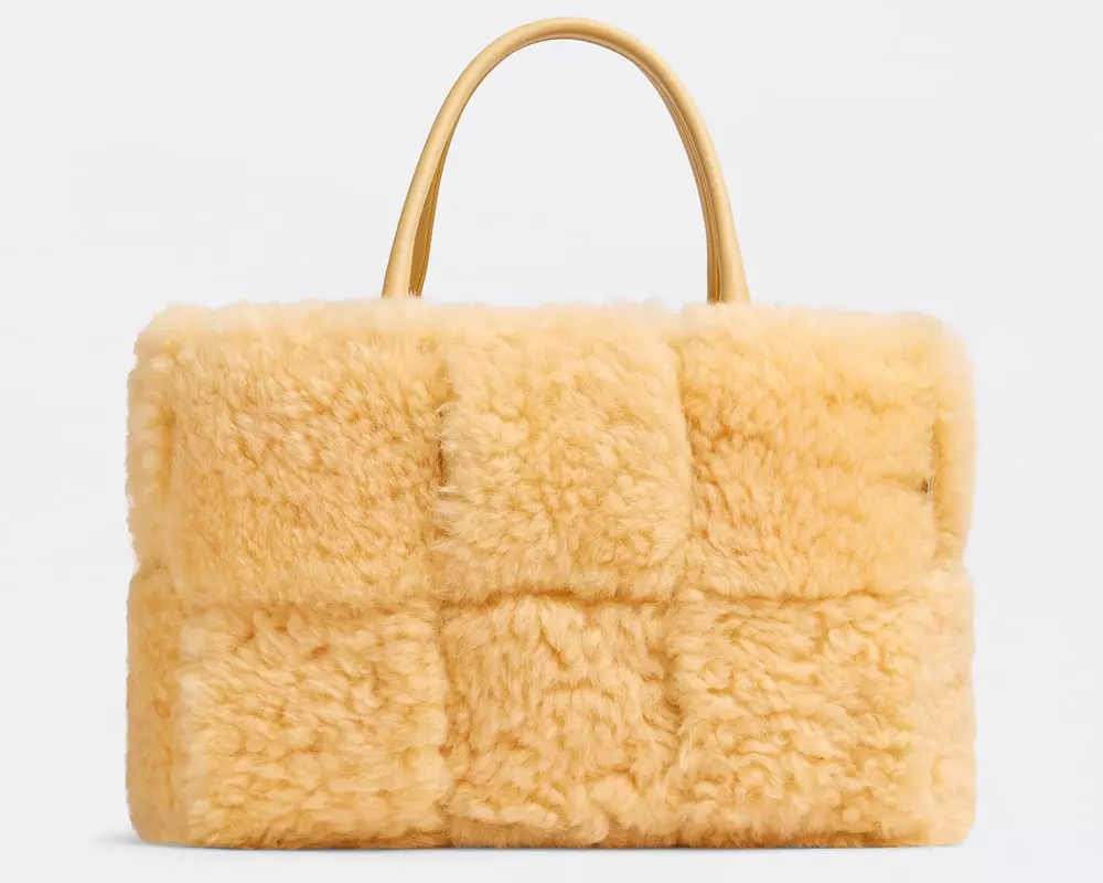 Сумка Bottega Veneta Shearling Arco