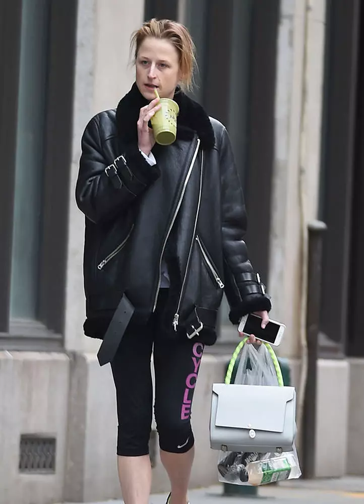 Mamie-Gummer-Anya-Hindmarch-Bathurst-Bag