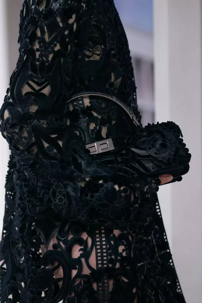 Fendi's Fall 2021 Couture сумкалары укмуштуудай кыял 454_7