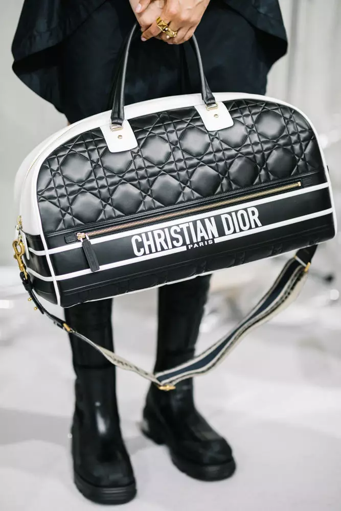 Dior نىڭ ساياھەت پاراخوتى 2022-يىللىرى مودانىڭ مەقسىتىنى قايتىدىن ئويلىنىشقا مەركەزلەشتى 491_8