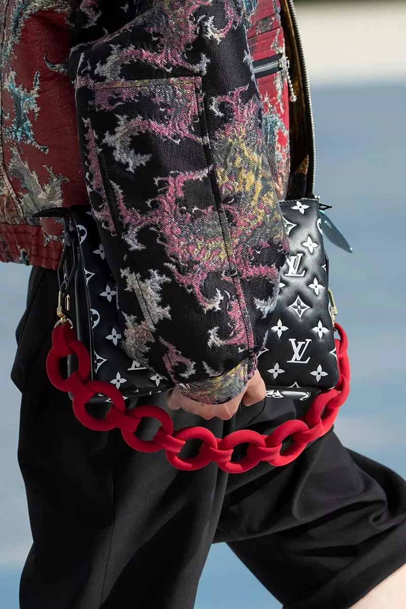 Louis Vuitton Women's Cruise 2022 muestra optimismo y colores alegres 499_2