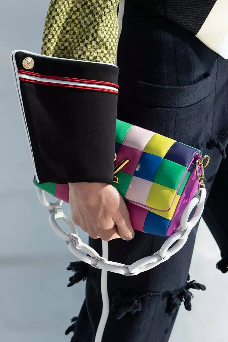 Louis Vuitton Women's Cruise 2022 muestra optimismo y colores alegres 499_3