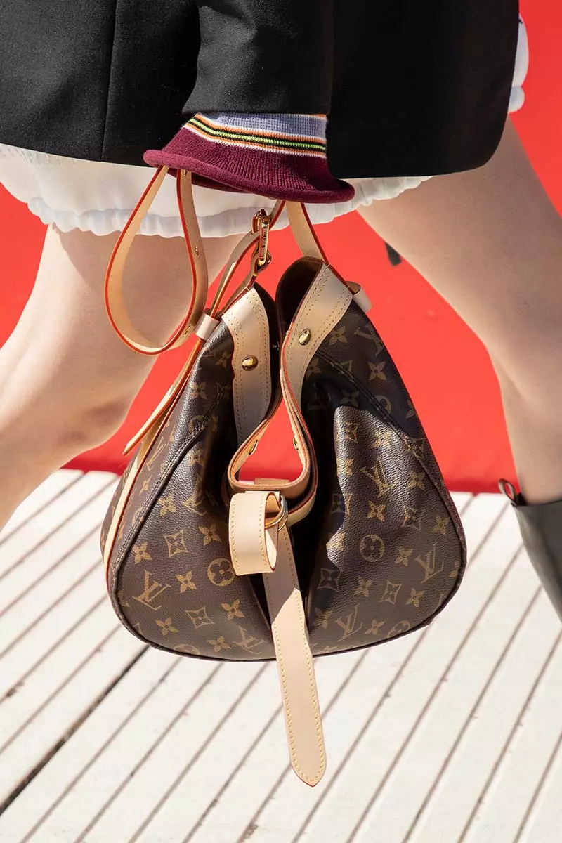 „Louis Vuitton“ moterų kruizas 2022 m. rodo optimizmą ir džiaugsmingas spalvas 499_7