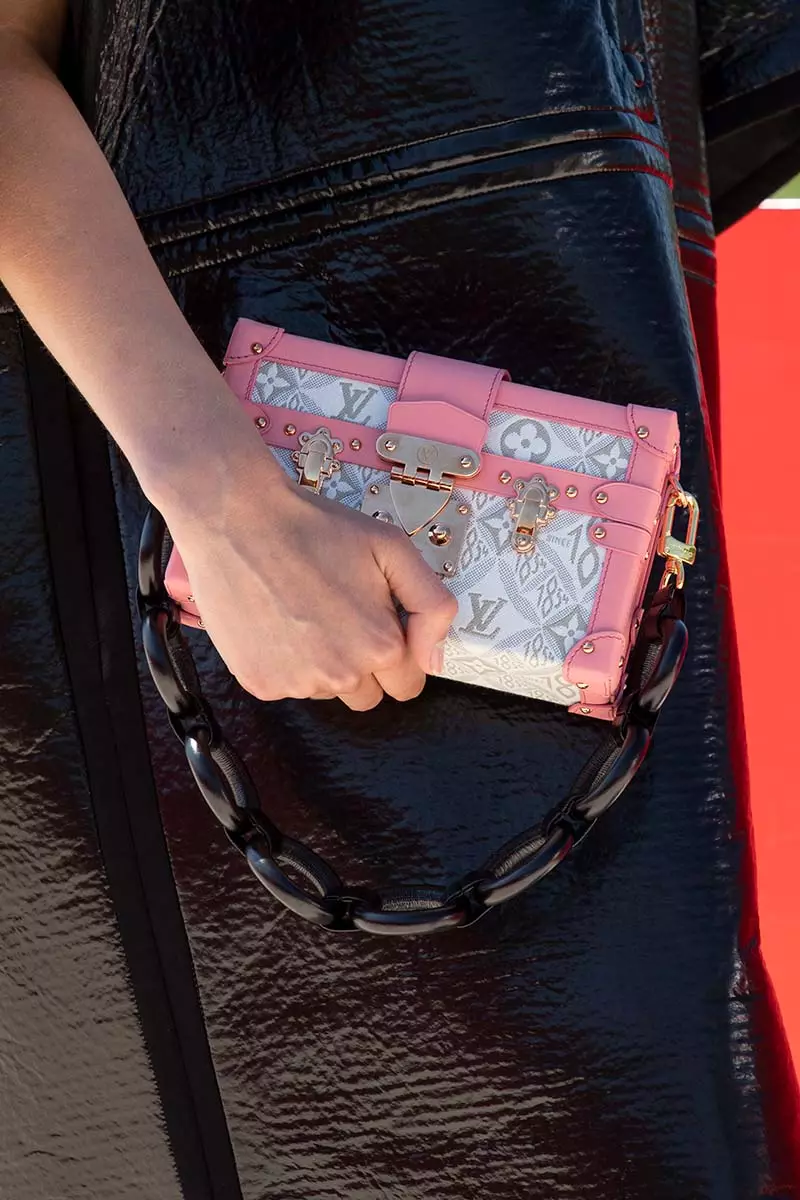 Louis Vuitton Women's Cruise 2022 muestra optimismo y colores alegres 499_8