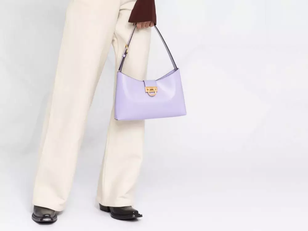 Denne enkle, elegante silhuetten får meg til å gi Ferragamo en ny titt 514_1