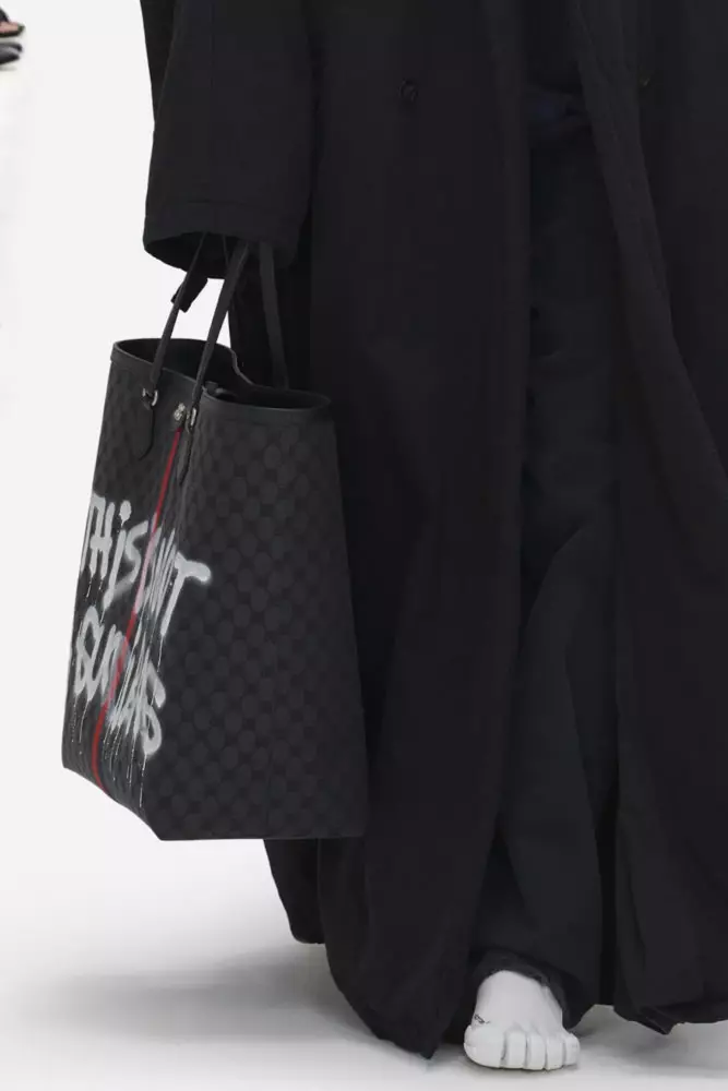 Altri articoli Gucci compromessi sono stati visti sulla passerella di Balenciaga Primavera 2022 516_4