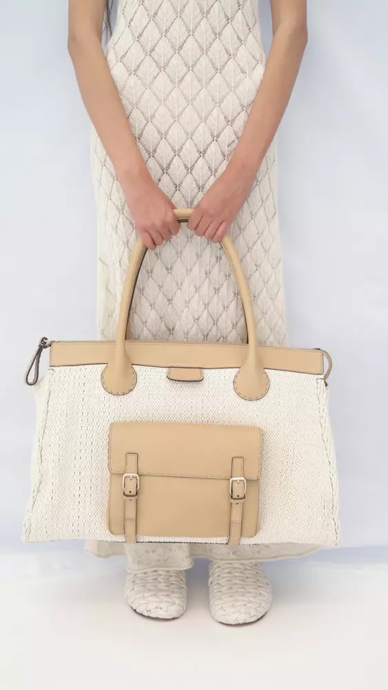 Para sa Resort 2022, Gipaila ni Gabriella Hearst ang Tibuok Bag-ong Chloé 519_3