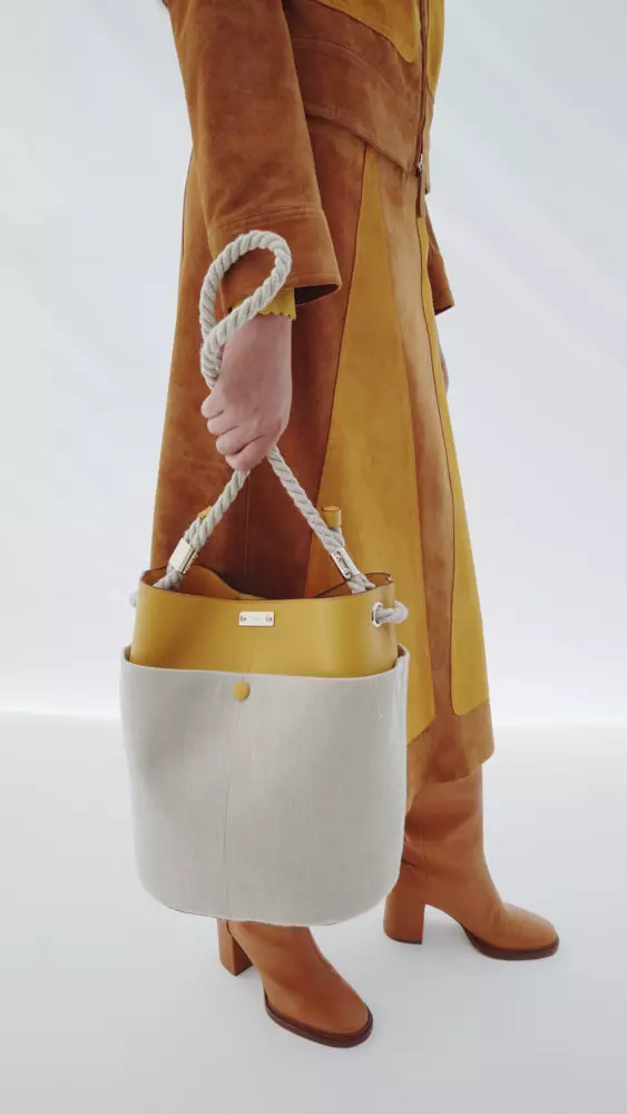 Para sa Resort 2022, Gipaila ni Gabriella Hearst ang Tibuok Bag-ong Chloé 519_8