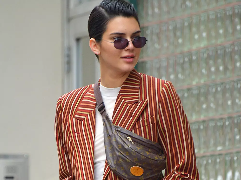 Son zamanlarda, Kendall Jenner Gerçekten Süper Into…Vintage Kemer Çantaları? 5263_1