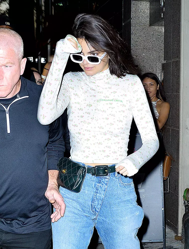 මෑතකදී, Kendall Jenner's ඇත්තටම සුපිරි...Vintage Belt Bags? 5263_2