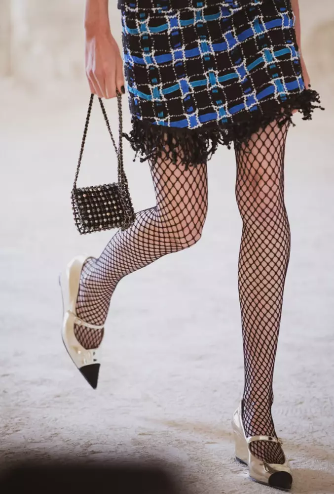 El teu primer cop d'ull a totes les bosses impressionants de Chanel's Cruise 2022 Show 583_10