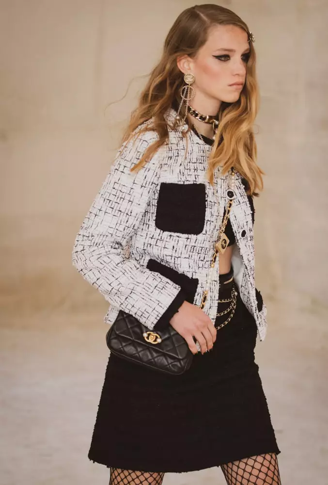 El teu primer cop d'ull a totes les bosses impressionants de Chanel's Cruise 2022 Show 583_4