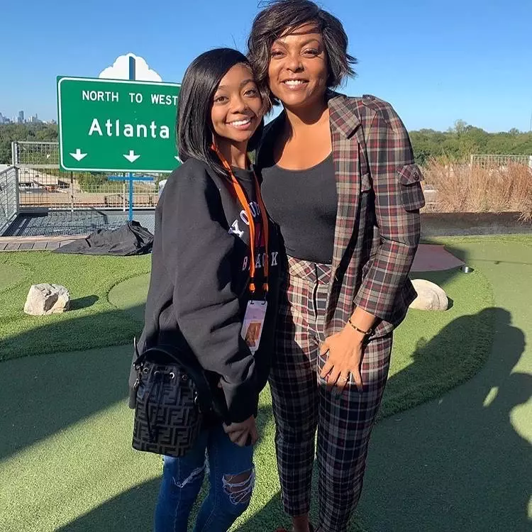 Skai Jackson Instagram'da Çantalarını Göstermeyi Seviyor 600_10